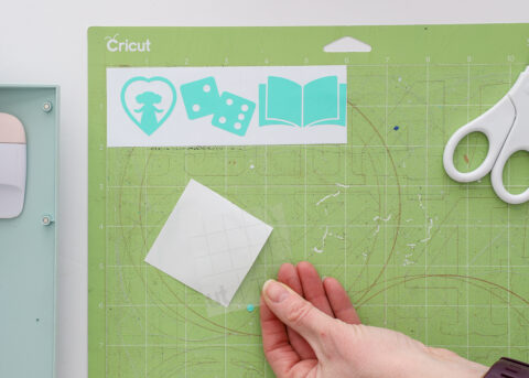 How to Make Vinyl Labels with a Cricut | A Comprehensive Guide