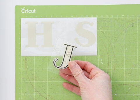 How to Make Vinyl Labels with a Cricut | A Comprehensive Guide