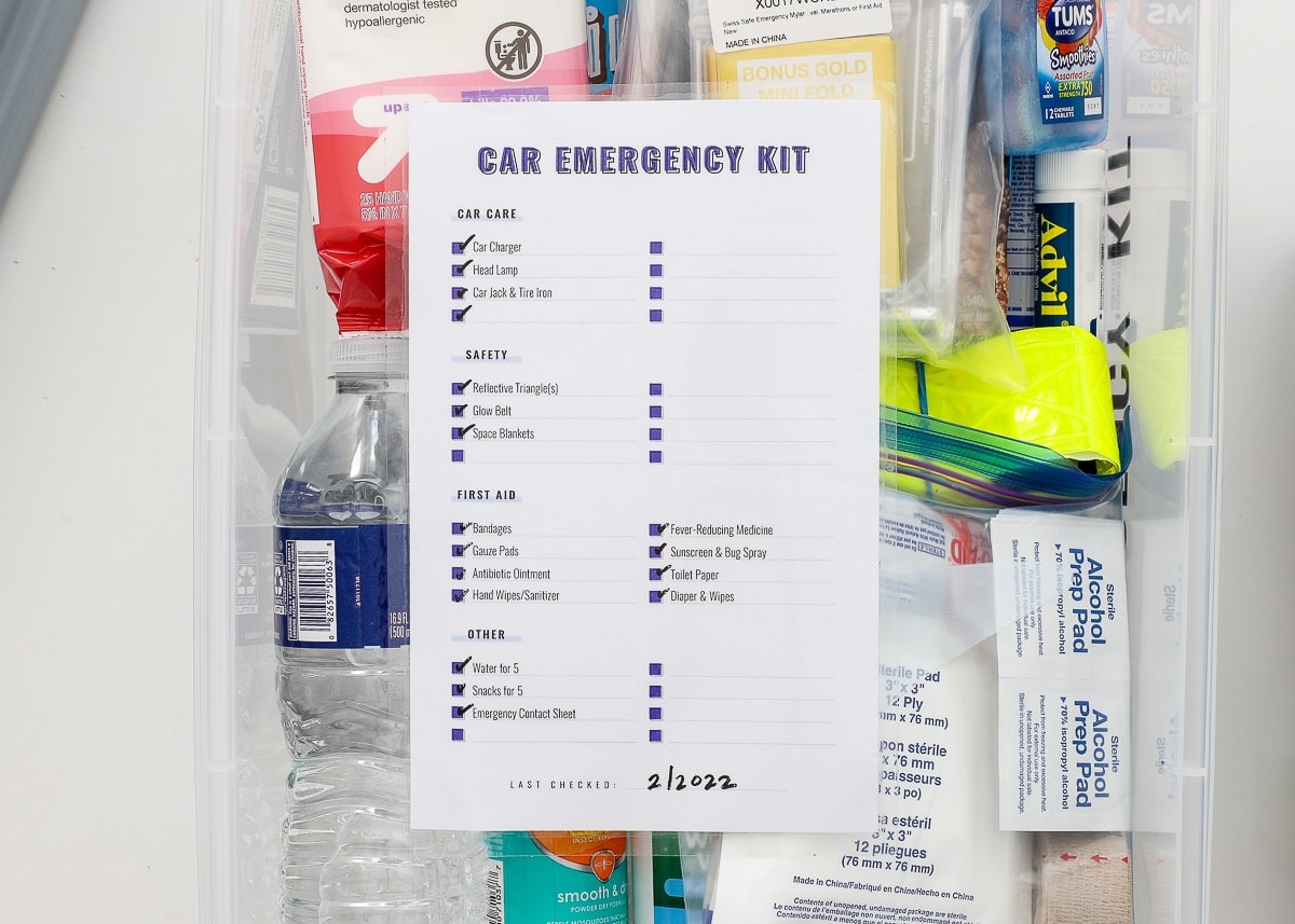 How to Assemble a Car Emergency Kit (with Printable Checklist)