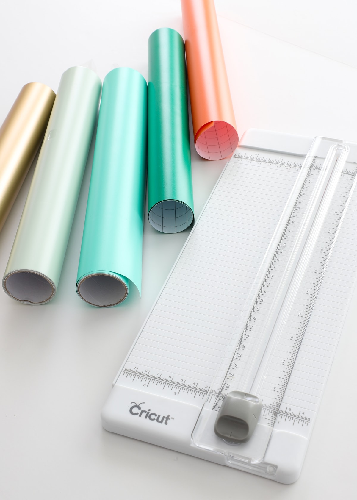 DIY Heart Artwork (Made with Vinyl on Canvas) - The Homes I Have Made