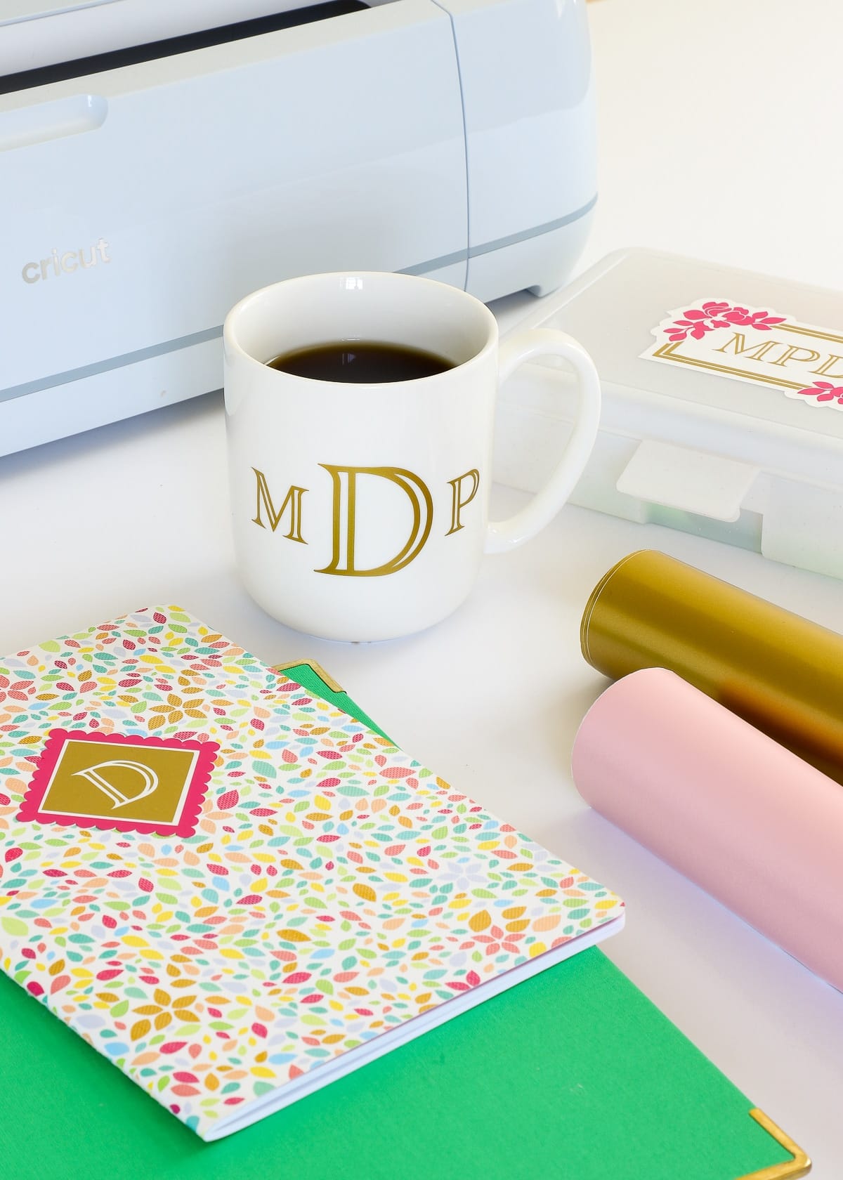5 (Easy) Ways to Design Stylish Monograms for Your Cricut - The Homes I ...
