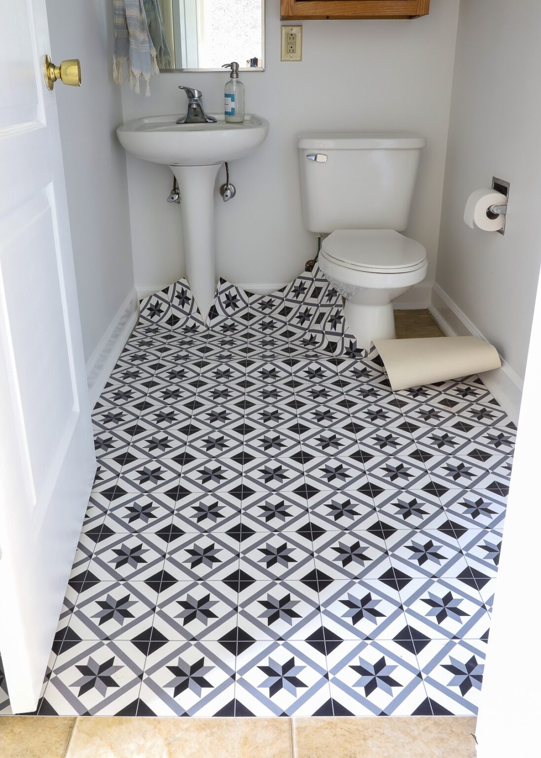 How to Cover Ugly Rental Bathroom Floors with a Vinyl Mat - The Homes I ...