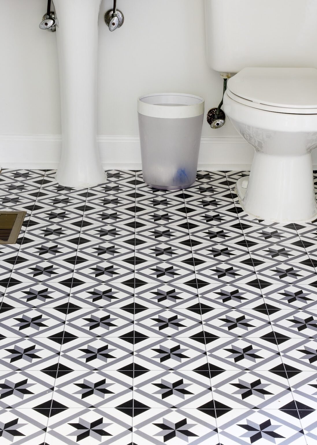 How to Cover Ugly Rental Bathroom Floors with a Vinyl Mat - The Homes I Have Made