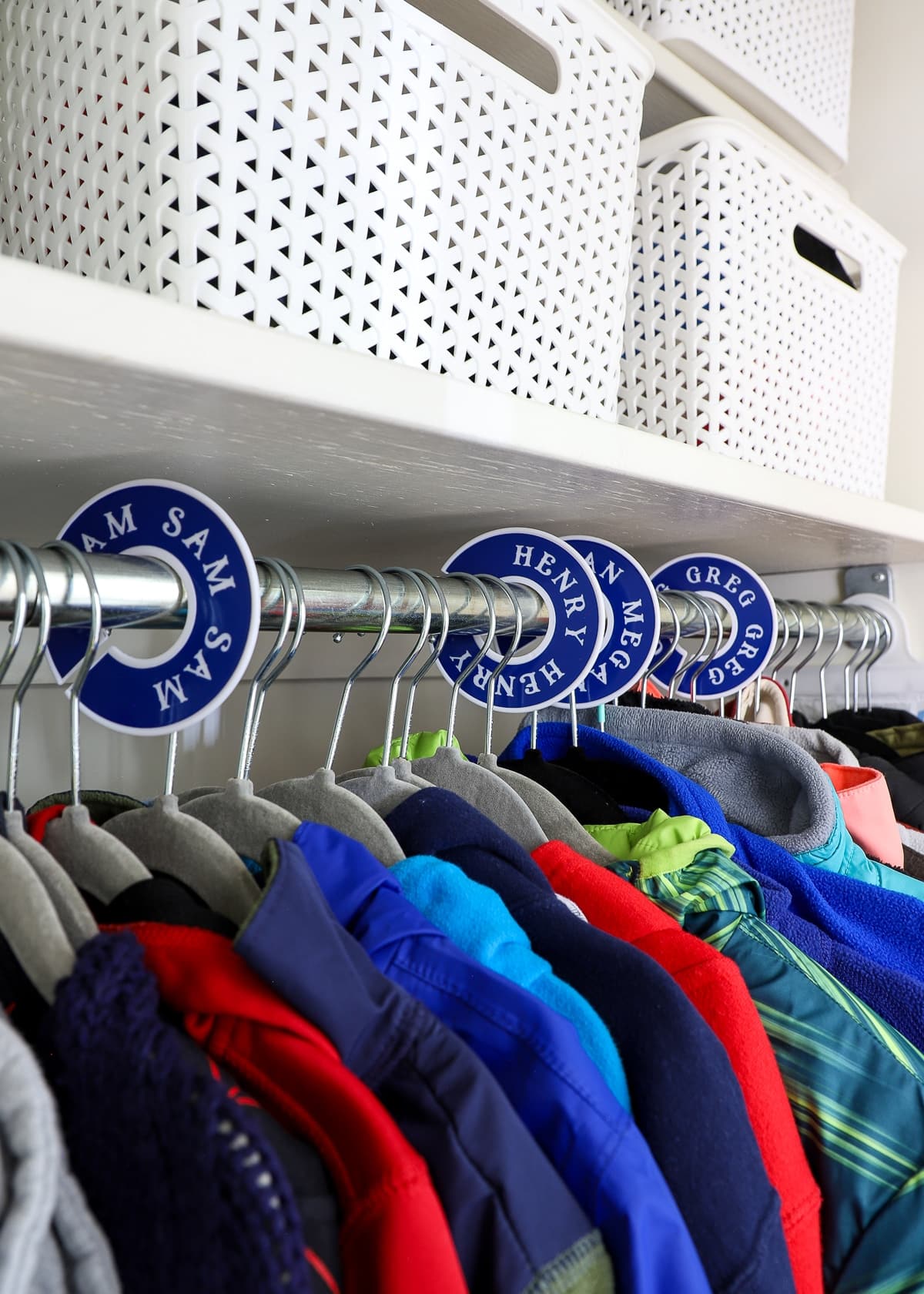 Round Closet Divider Labels with a Cricut (+ SVG File) - The Homes I ...