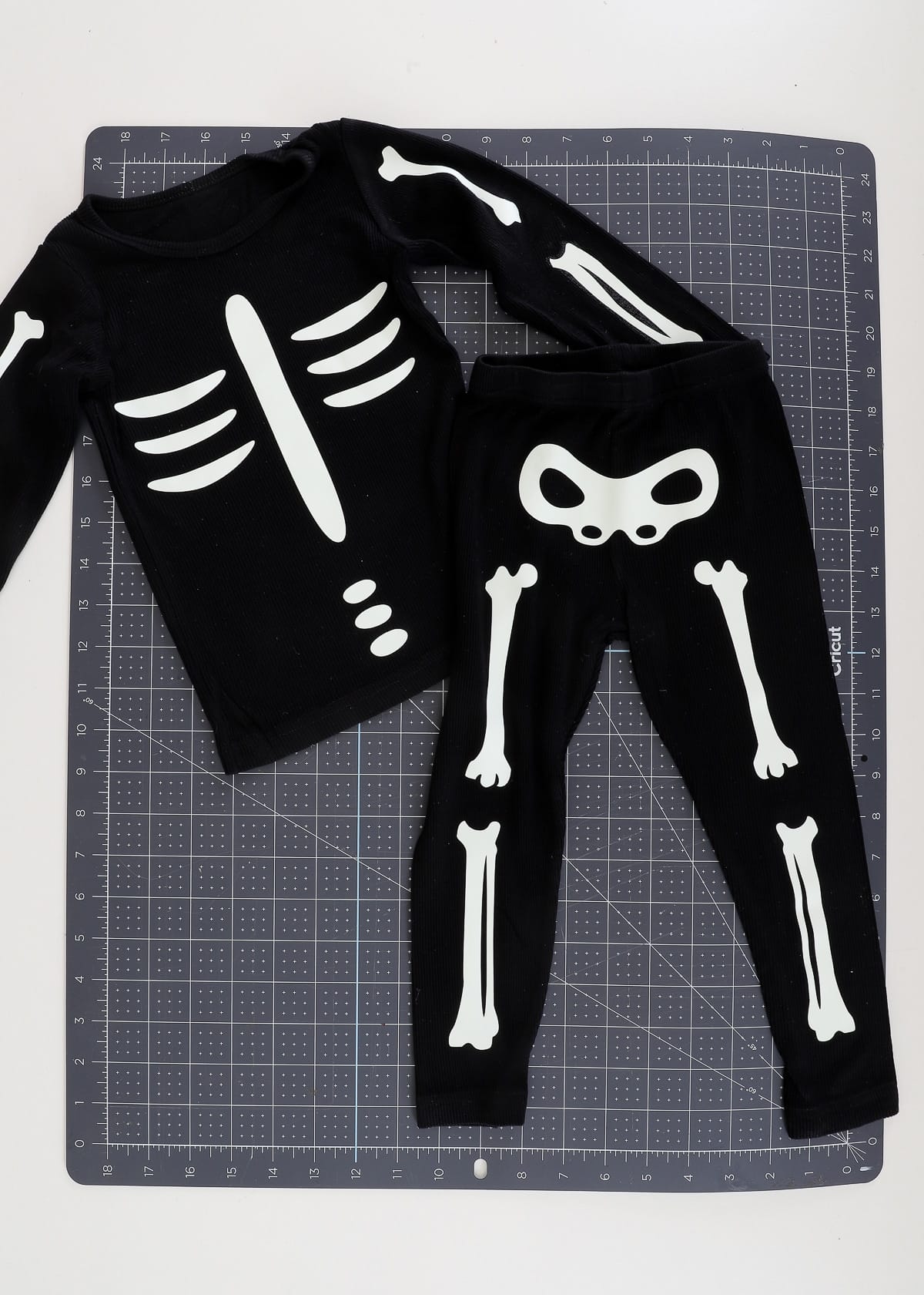 Easy DIY Skeleton Costume (That Glows In the Dark Too!) - The Homes I ...