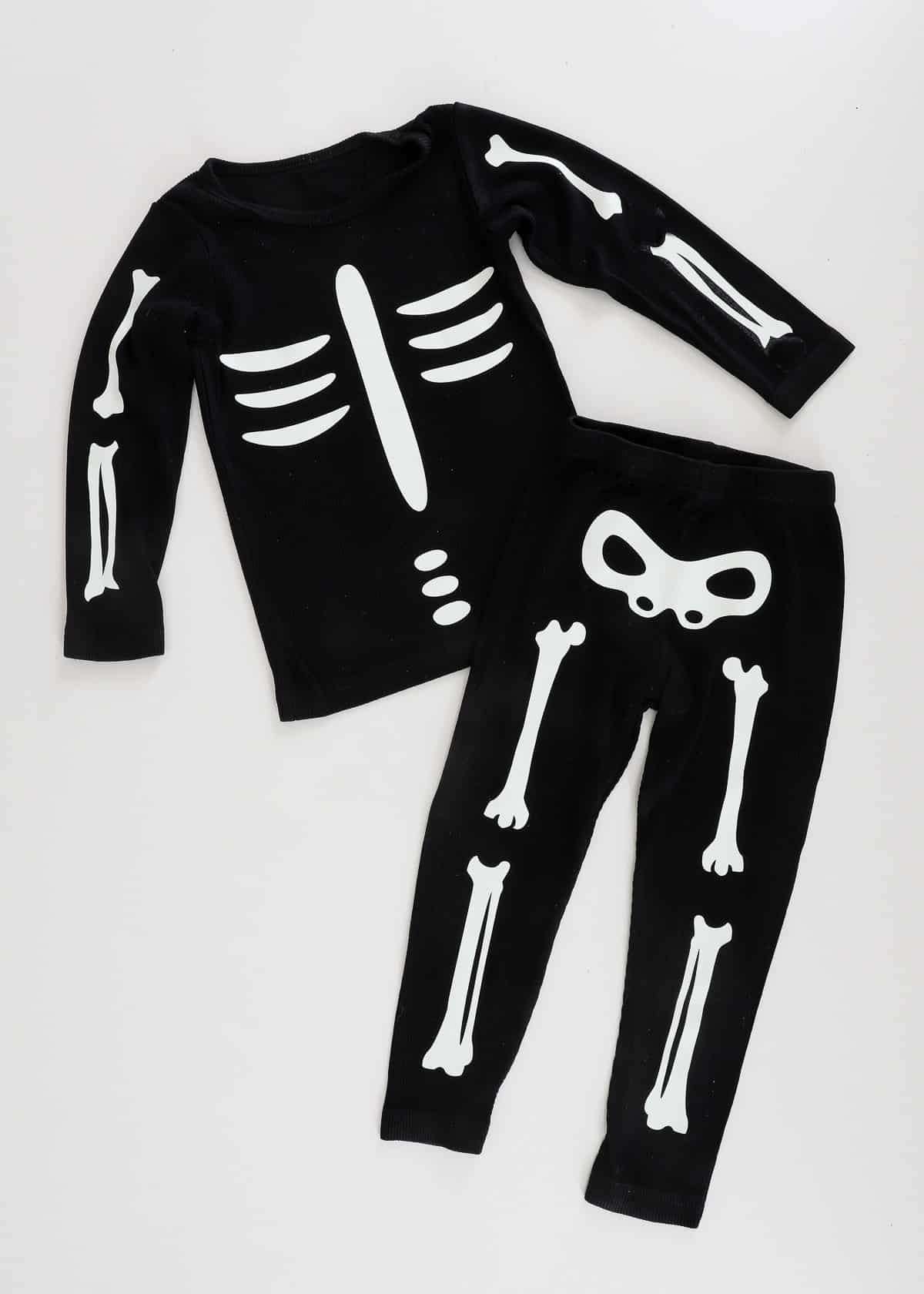 Easy DIY Skeleton Costume (That Glows In the Dark Too!) - The Homes I ...