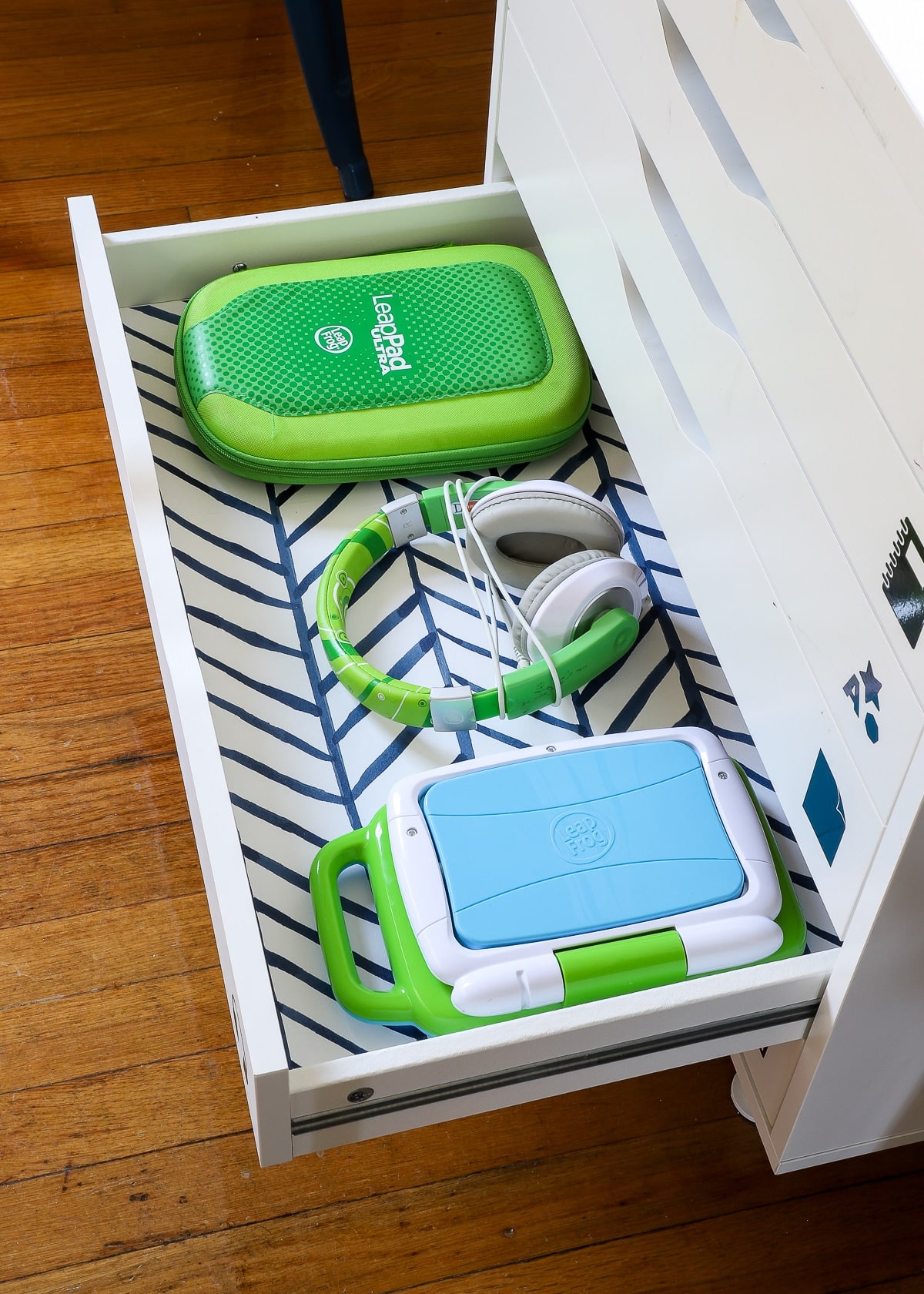 How to Set Up a Kids Art Station | 10 Essentials to Include - The Homes ...