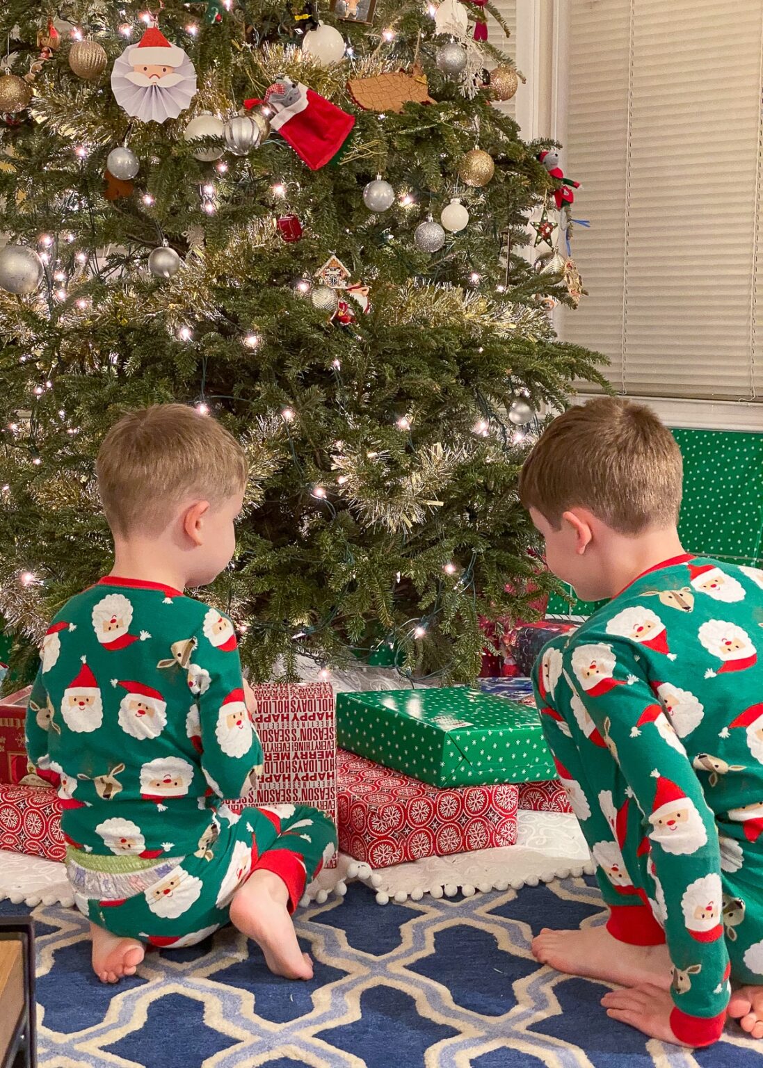 40+ Awesome (and Easy!) Christmas Activities to Do as a Family