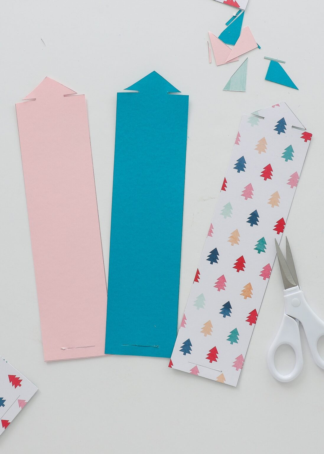 Easy DIY Christmas Countdown Chain (with SVGs + Templates!) - The Homes ...