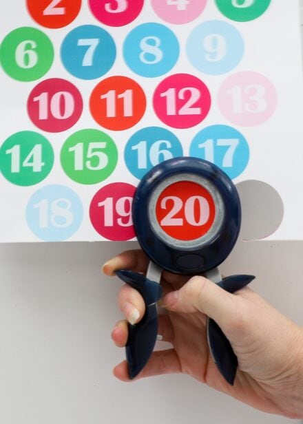 Easy DIY Christmas Countdown Chain (with SVGs + Templates!) - The Homes ...