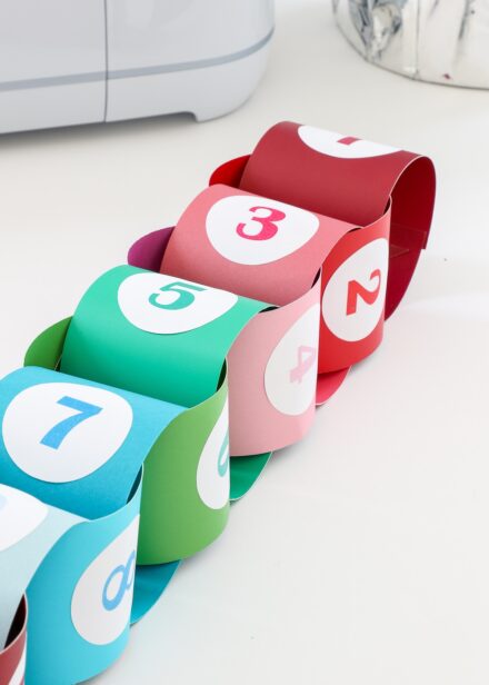 Easy DIY Christmas Countdown Chain (with SVGs + Templates!) - The Homes ...