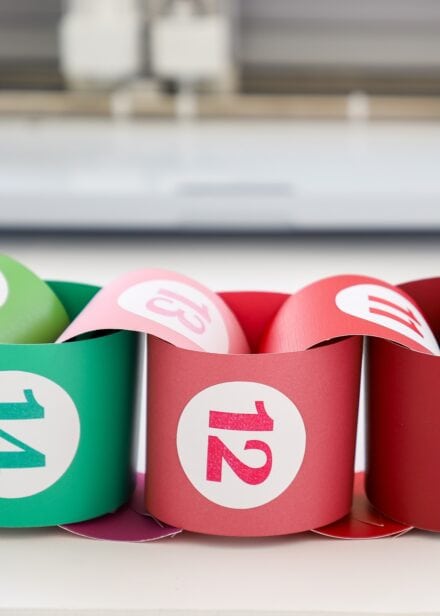 Easy DIY Christmas Countdown Chain (with SVGs + Templates!) - The Homes ...