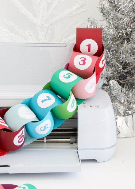 Easy DIY Christmas Countdown Chain (with SVGs + Templates!) - The Homes ...