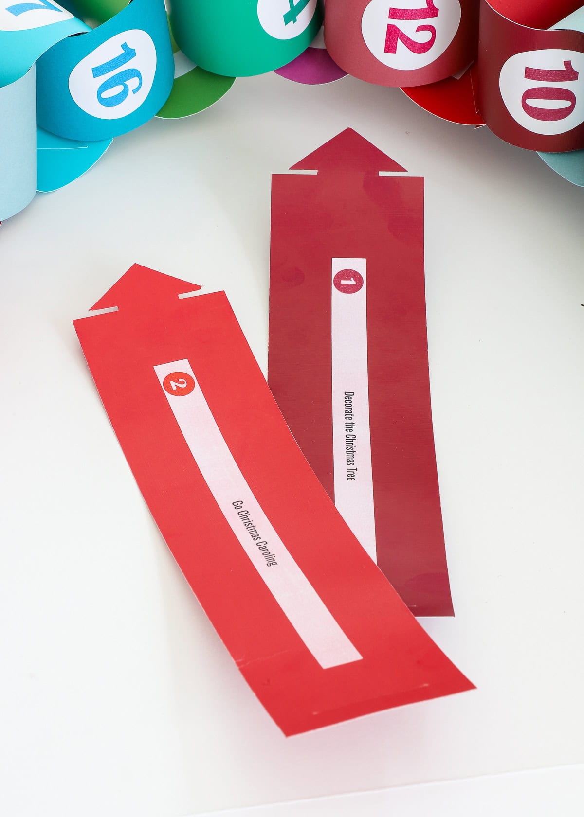 Easy DIY Christmas Countdown Chain (with SVGs + Templates!) - The Homes ...